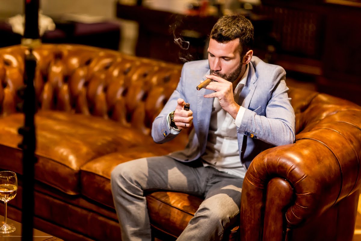 Cigar Etiquette and Smoking Tips: Your Guide to Savvy Puffing